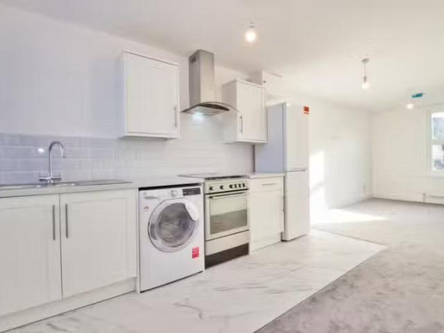 Cheap 1 BA 2 bedroom flat for rent in Cambridge Street, HP20