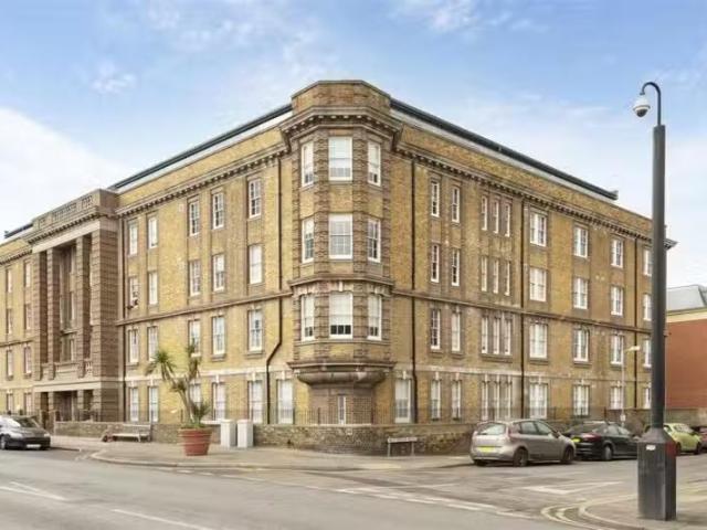 Charming 1 BA 2 bedroom flat for rent in Canterbury Road, Marg.