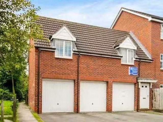 For Rent! 1 BA 2 bedroom flat for rent in Chadwicke Close, Sta.