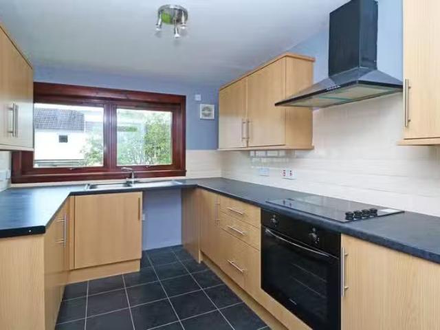 Just in! 1 BA 2 bedroom flat for rent in Charles Avenue, Arbro.