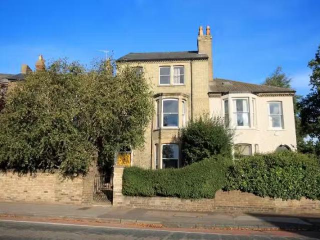 For Rent! 1 BA 2 bedroom flat for rent in Chesterton Road Camb.