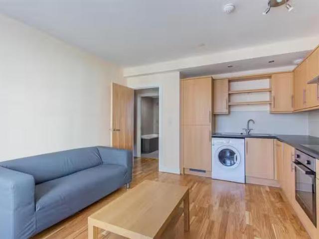 Rental! 1 BA 2 bedroom flat for rent in Churchill Way, City Ce.