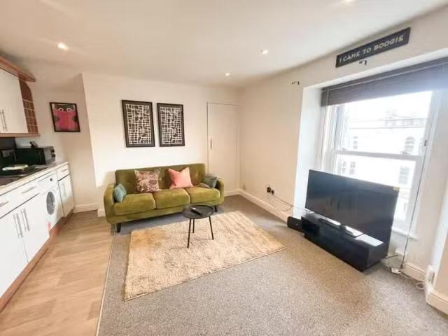 Rental! 1 BA 2 bedroom flat for rent in City Road, Bristol, BS2
