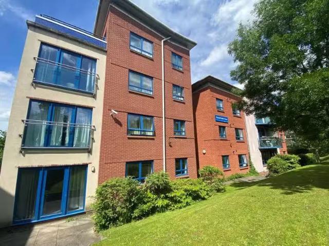 Charming 1 BA 2 bedroom flat for rent in Civic Way, Swadlincot.