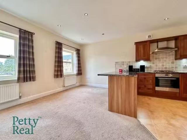 Cozy 1 BA 2 bedroom flat for rent in Clover Croft, BB12
