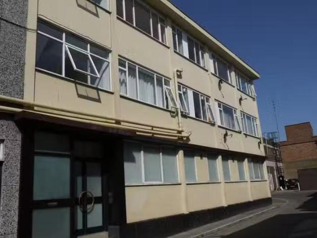 Just in! 1 BA 2 bedroom flat for rent in Crown Street, Brentwo.