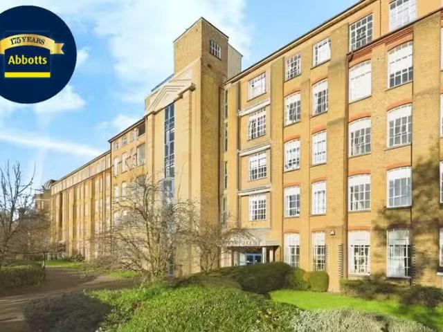 Deal! 1 BA 2 bedroom flat for rent in Durrant Court, Brook Str.