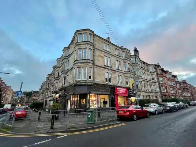 Cheap 1 BA 2 bedroom flat for rent in Deanston Drive, Glasgow.