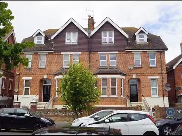 Just in! 1 BA 2 bedroom flat for rent in Enys Road, Eastbourne.