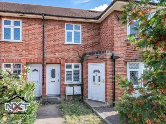 Cozy 1 BA 2 bedroom flat for rent in Errol Gardens, London, KT3