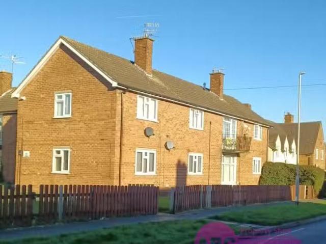 Just in! 1 BA 2 bedroom flat for rent in Ferny Brow Road, Wood.