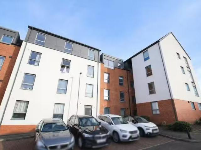 Deal! 1 BA 2 bedroom flat for rent in Ferry Gait Crescent, Fer.