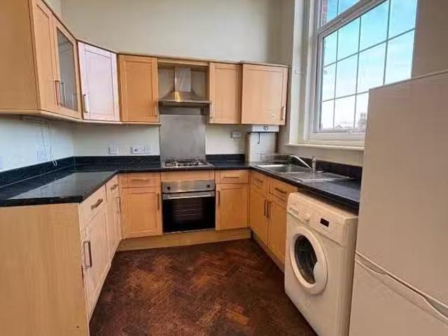 Deal! 1 BA 2 bedroom flat for rent in Fishponds Road, Bristol.