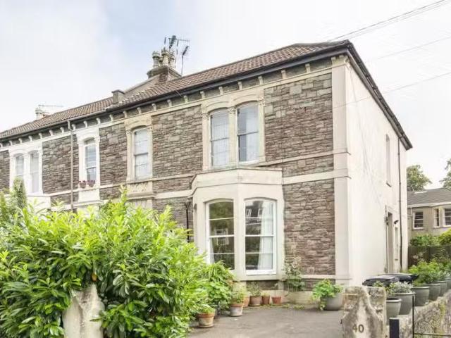 Cheap 1 BA 2 bedroom flat for rent in Flat garden flat, Fern.
