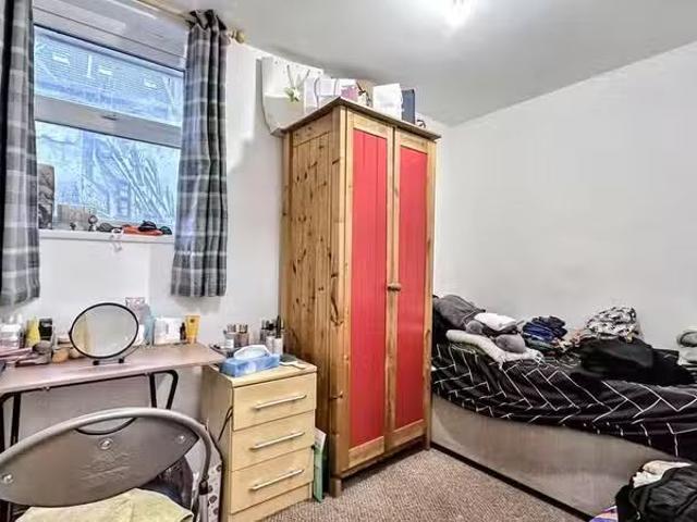 For Rent! 1 BA 2 bedroom flat for rent in Gloucester Road Avon.