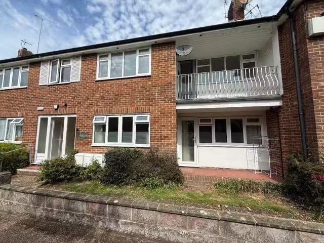 Deal! 1 BA 2 bedroom flat for rent in Hadley Court, Church Roa.