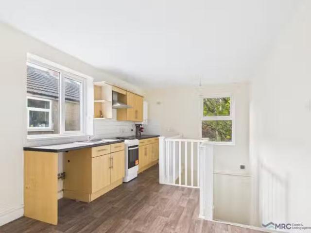 Charming 1 BA 2 bedroom flat for rent in Hainton Avenue, DN32