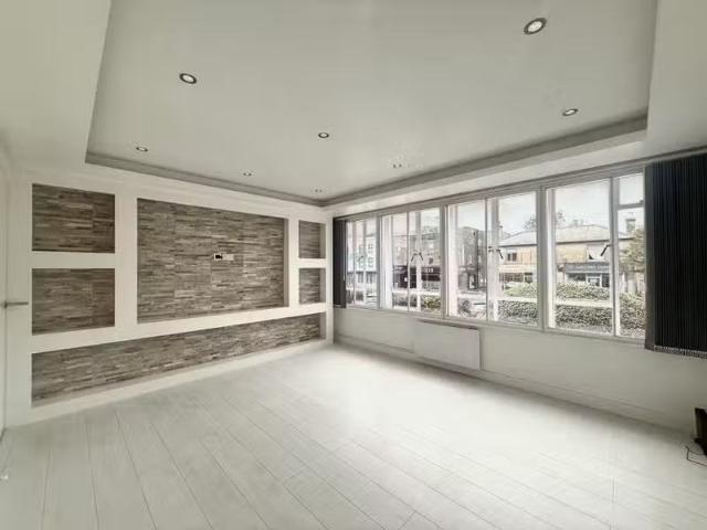 Rental! 1 BA 2 bedroom flat for rent in Heaton Court, High Str.