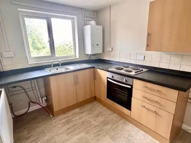 For Rent! 1 BA 2 bedroom flat for rent in Hedon Road, Hull, HU9