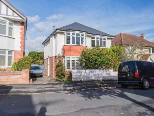 Cozy 1 BA 2 bedroom flat for rent in Horsa Road, Southbourne.