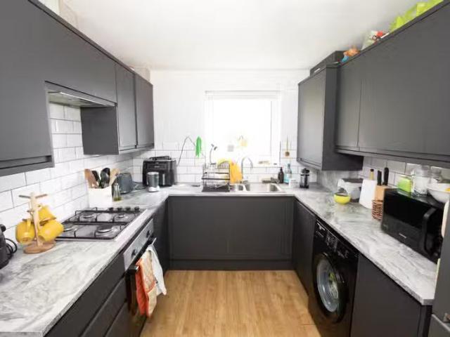 Rental! 1 BA 2 bedroom flat for rent in Hotwell Road, Bristol.