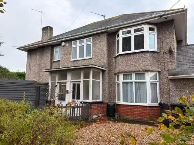 Cozy 1 BA 2 bedroom flat for rent in Keswick Road, Bournemouth.