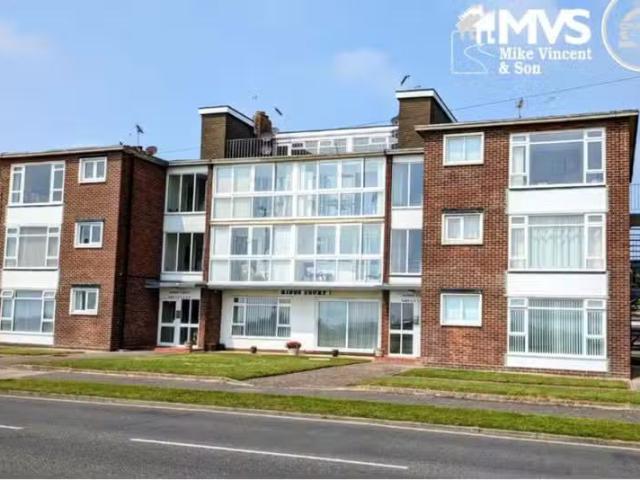 New 1 BA 2 bedroom flat for rent in Kings Court, Kings Parade.