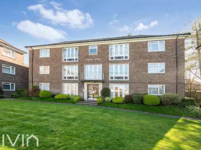 Deal! 1 BA 2 bedroom flat for rent in Lynden Hyrst, Addiscombe.