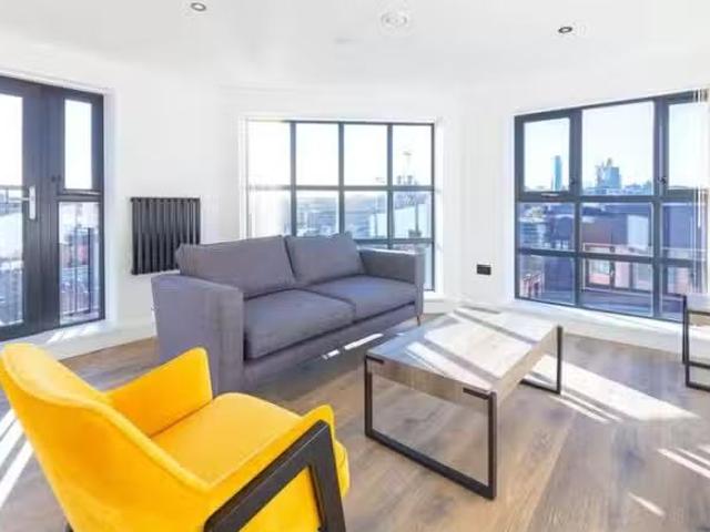 Charming 1 BA 2 bedroom flat for rent in Lombard Street, Digbe.