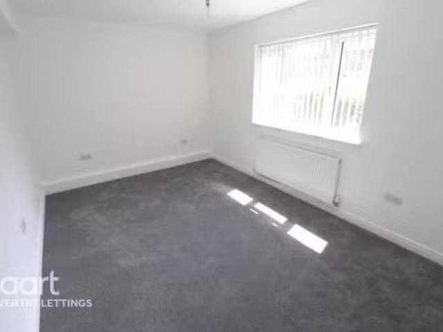 Cozy 1 BA 2 bedroom flat for rent in Packington Avenue, Covent.