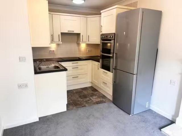 New 1 BA 2 bedroom flat for rent in Queens Park West Drive, BO.