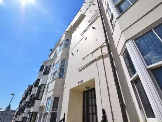 For Rent! 1 BA 2 bedroom flat for rent in Queens Square, Brigh.