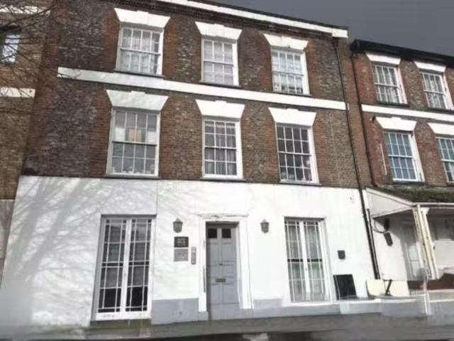 Unique 1 BA 2 bedroom flat for rent in Reddy House, High Wycom.