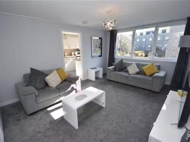 Cozy 1 BA 2 bedroom flat for rent in Richmond Court, Rosemount.