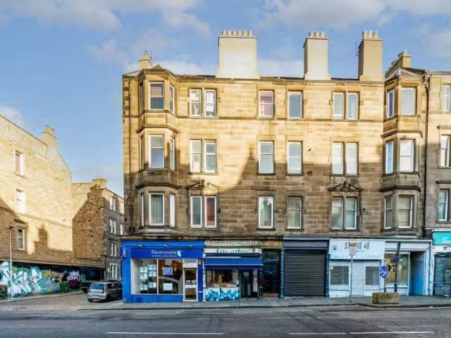 Charming 1 BA 2 bedroom flat for rent in Rodney Street, New To.