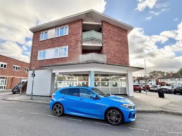 Cheap 1 BA 2 bedroom flat for rent in Stratford Road, Shirley.