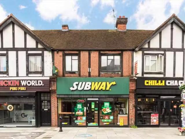 Cheap 1 BA 2 bedroom flat for rent in Surbiton Road, Kingston.