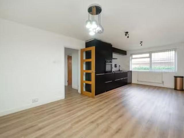 Deal! 1 BA 2 bedroom flat for rent in Sheepcote Road, Harrow.