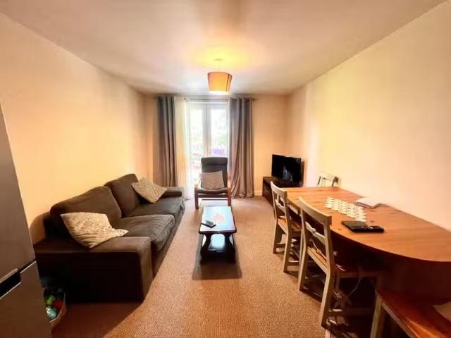 For Rent! 1 BA 2 bedroom flat for rent in Springly Court, King.