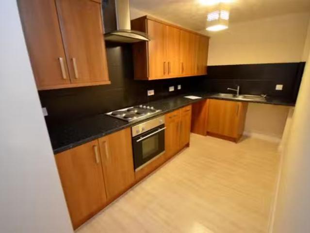 Cheap 1 BA 2 bedroom flat for rent in Victoria Court, Grimsby.