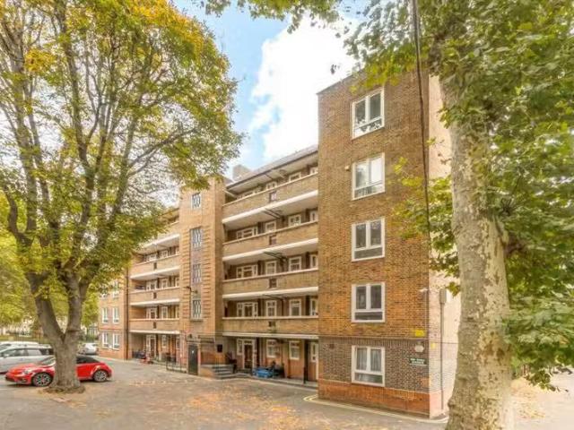 Charming 1 BA 2 bedroom flat for rent in Warburton Street, Lon.