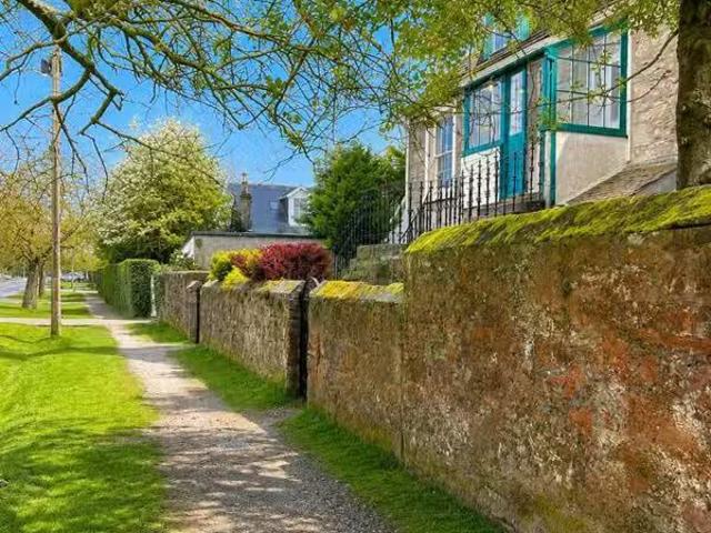 Nice 1 BA 2 bedroom flat for rent in West Argyle Street, Helen.