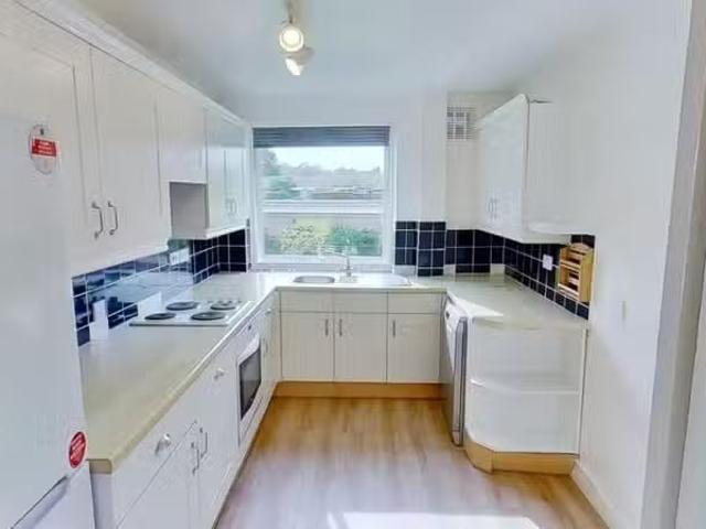 Charming 1 BA 2 bedroom flat for rent in Wilderness Court, Wil.