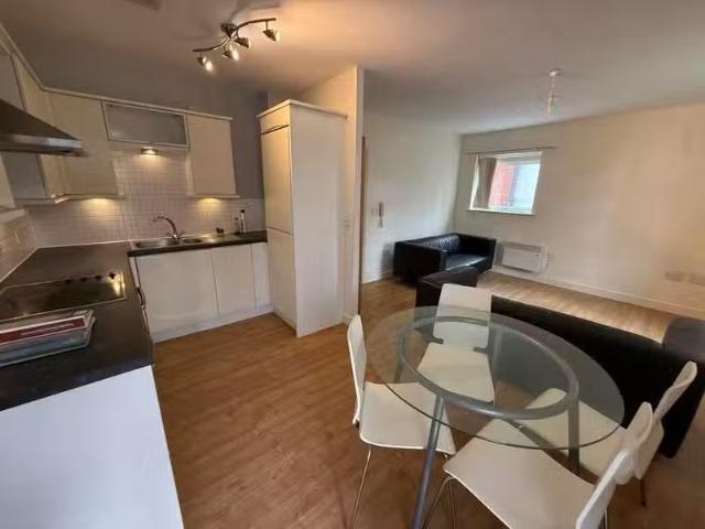 Cheap 1 BA 2 bedroom flat for rent in Woodbrook Grove, Bournvi.