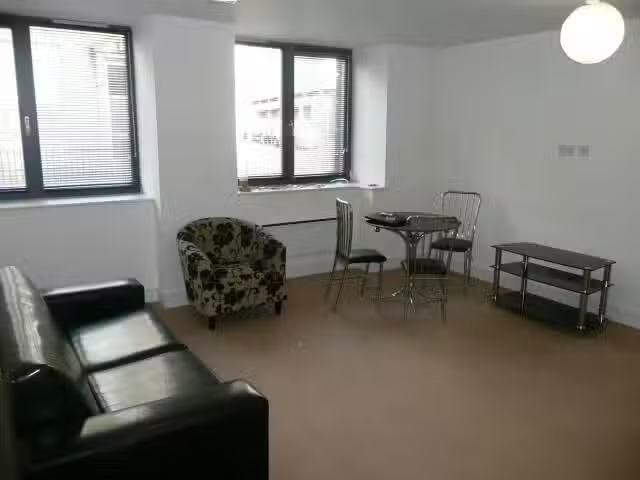 Deal! 1 BA 2 bedroom flat for rent in Woolston Warehouse, Grat.
