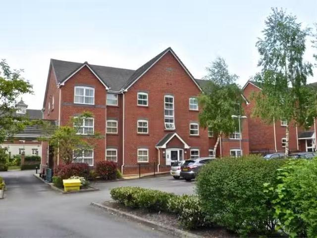 Unique 1 BA 2 bedroom flat for rent in Wrenbury Drive, Northwi.