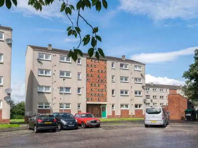 Cheap 1 BA 2 bedroom flat for rent in 15, Kingsknowe Place, Ed.