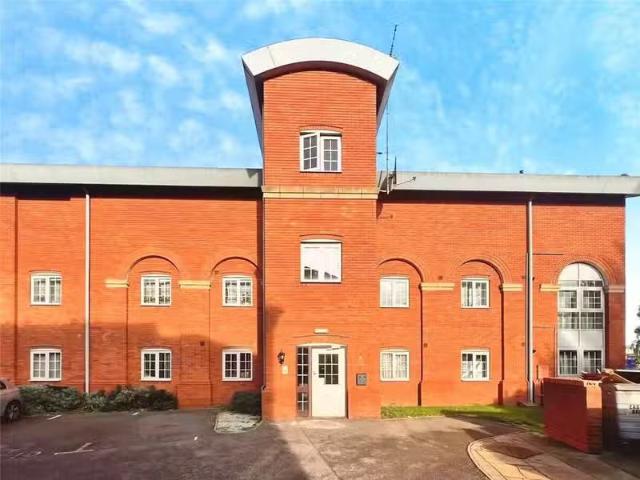Cheap 1 BA 2 bedroom Flat to rent, Caxton Court, Burton on Tre.