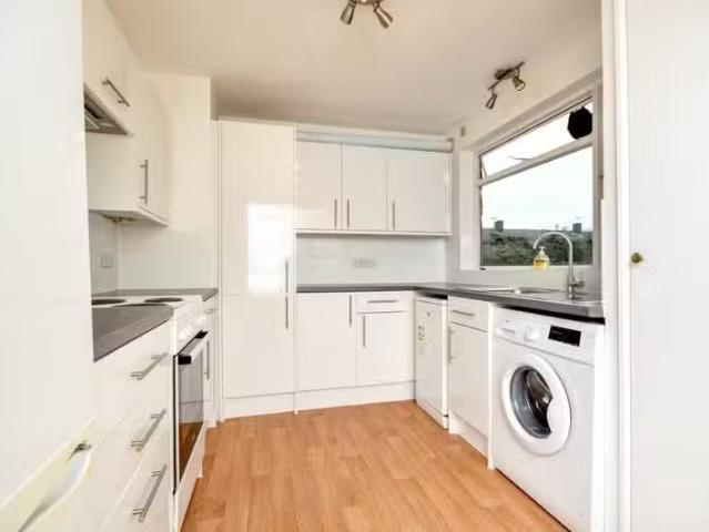 Charming 1 BA 2 bedroom Flat to rent, Christchurch Park, Sutto.