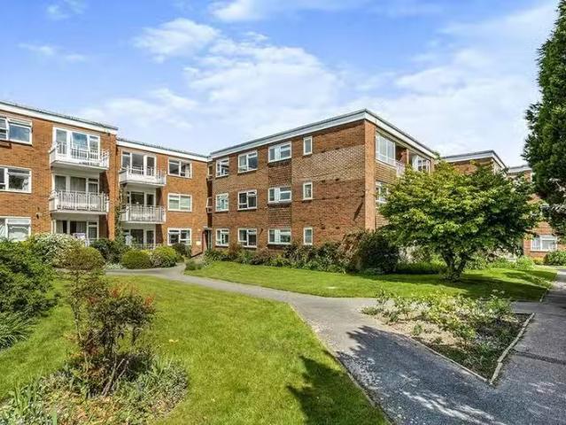 Unique 1 BA 2 bedroom Flat to rent, Hamilton Court, Chilston R.